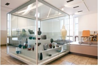 The Art of Display: How Museums Can Enhance Exhibits with Glass Showca ...