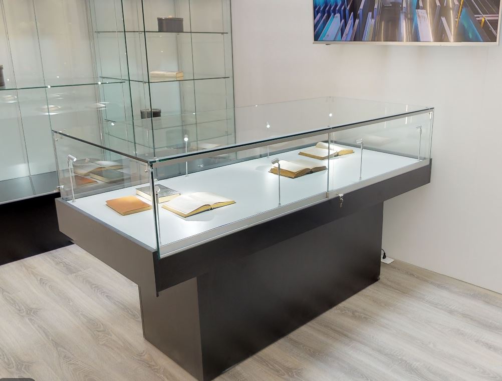 Frameless Glass Cabinets & Counters – Display Cabinets Direct